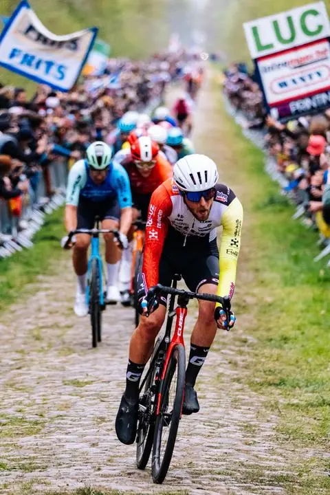 Jonas Rutsch bei Paris-Roubaix mitten in der Weltelite