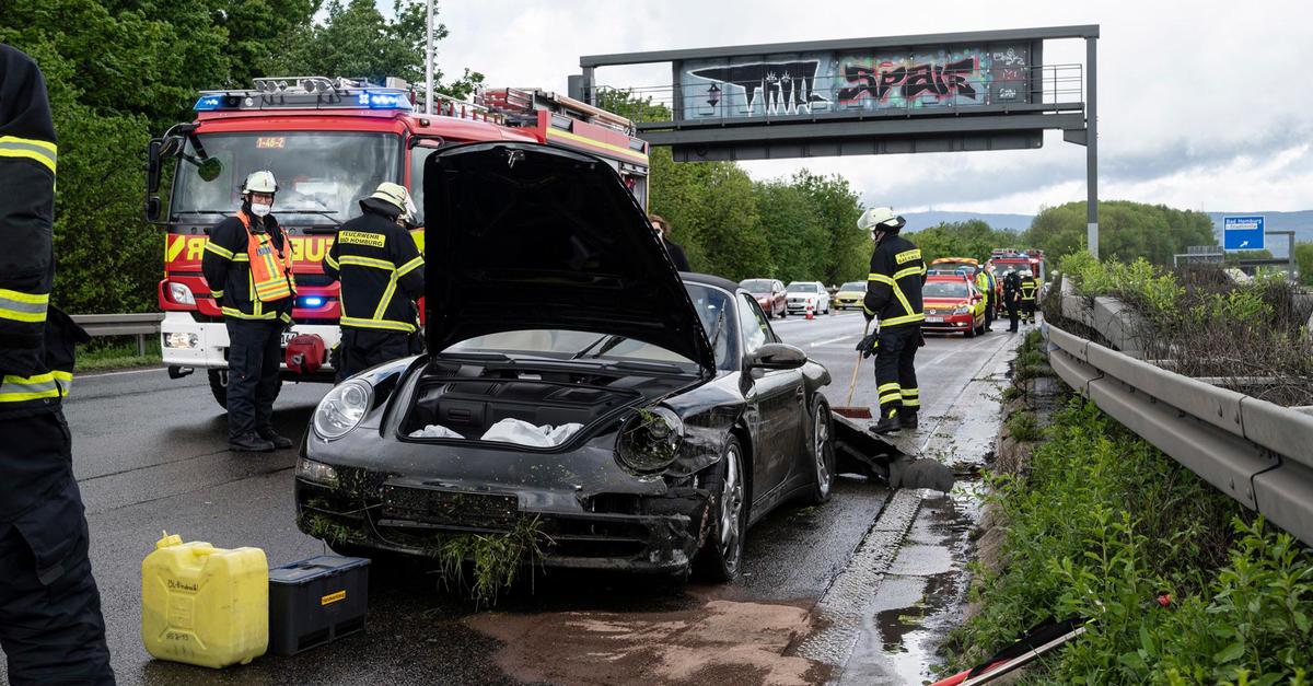 Porsche knallt auf A661 bei Bad Homburg mehrfach in die Leitplanke