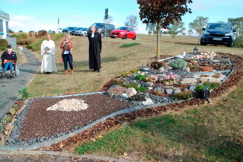 Erinnerungsgarten des Carpe diem in Hasselbach eingeweiht | Mittelhessen