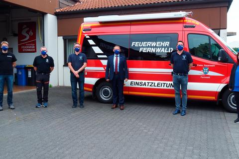 Spende für die Feuerwehr Fernwald: 120 Mund-Nase-Masken