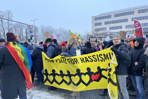 Anti-AfD-Demo in Gießen: Besucher trotzen der Kälte