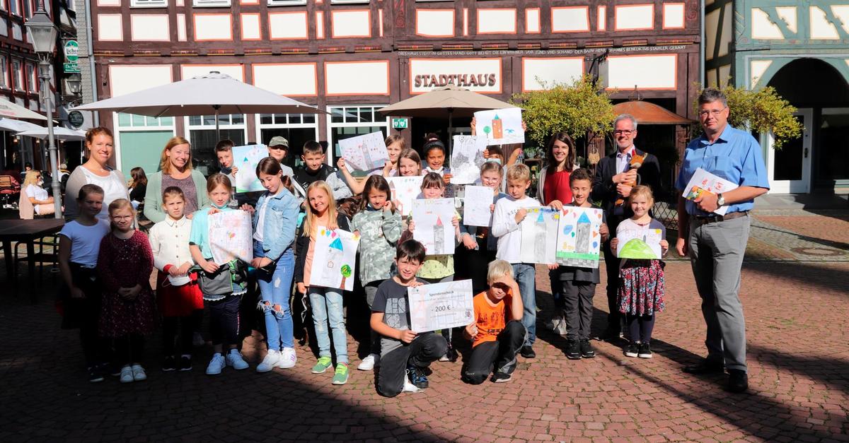 Grünberger Diebsturmschüler spenden 200 Euro für Tafel