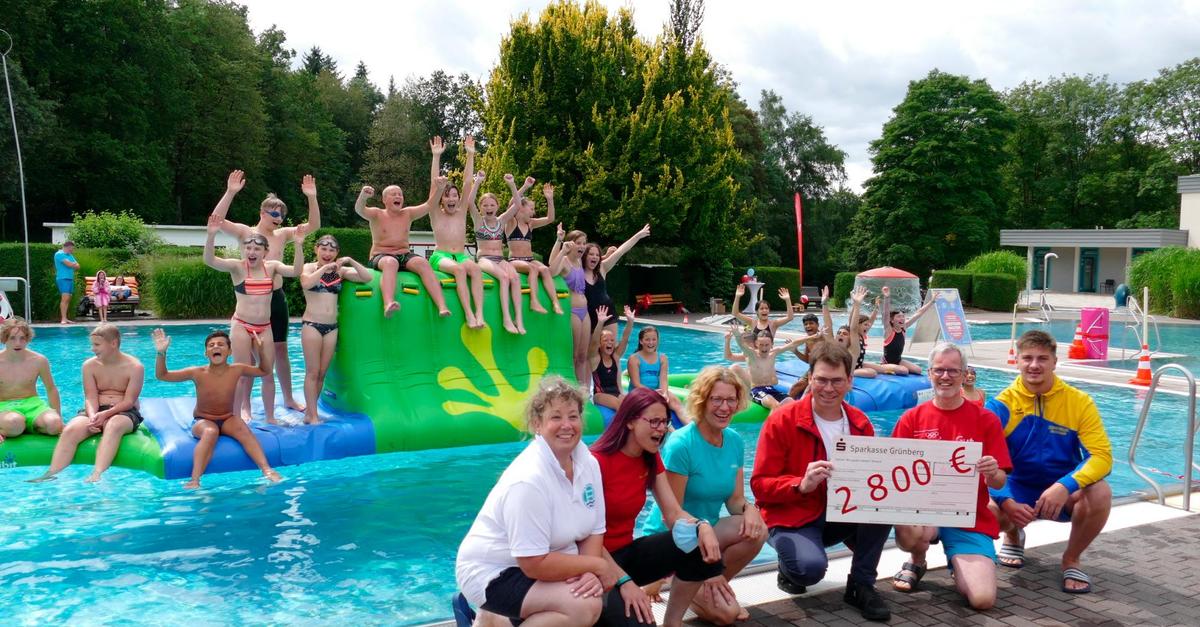 Sommer-Pool-Party im Grünberger Freibad kam super an | Mittelhessen