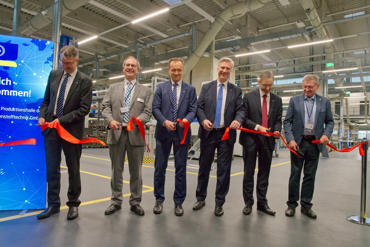Schunk eröffnet neue Produktionshalle in Heuchelheim
