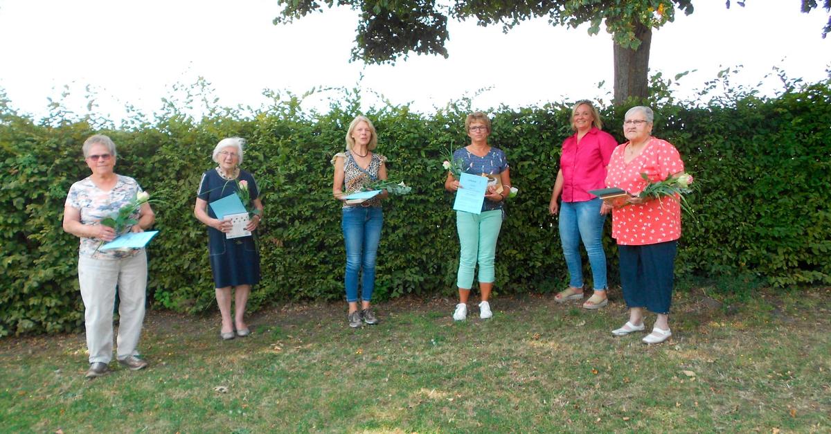 Landfrauen Obbornhofen ehren verdinete Mitglieder