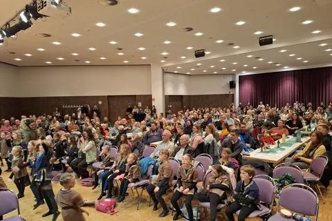 „Déjà Vu“ begeistert mit Showtanz im Kurhaus Bad Camberg
