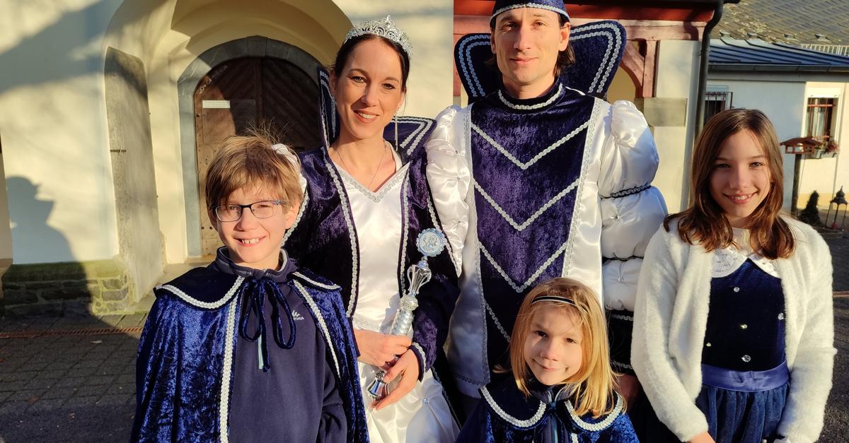 Obertiefenbach: Prinzenfamilie regiert erstmals die Narren