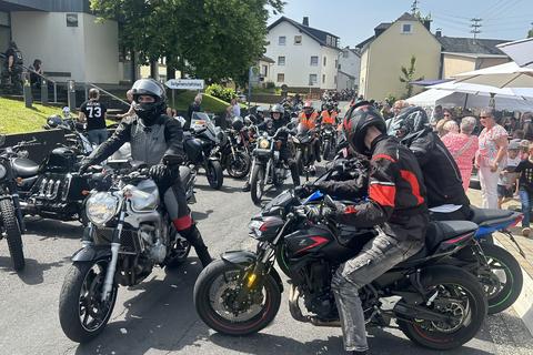 „Flaming-Stars“ feiern Rekordbesuch beim Biker-Treffen in Hangenmeilingen