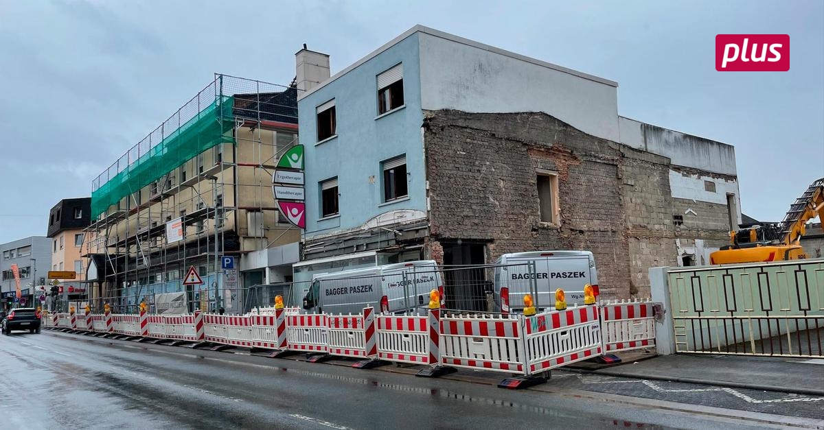 Abbrucharbeiten für den Aufbau der "Neuen Mitte" in Elz haben begonnen