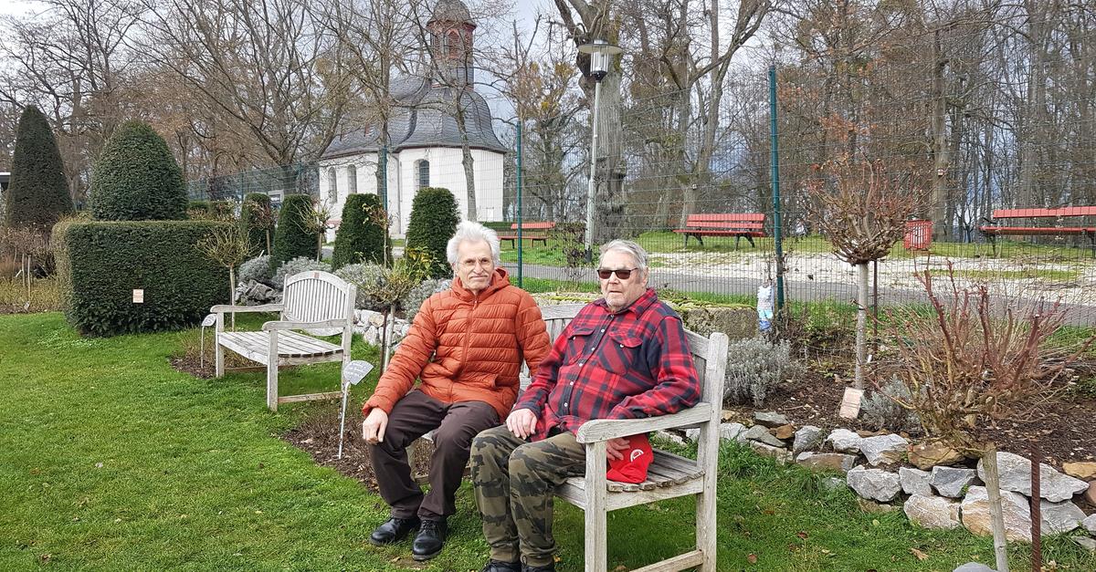 Statt Grabschmuck Spende für den Rosengarten