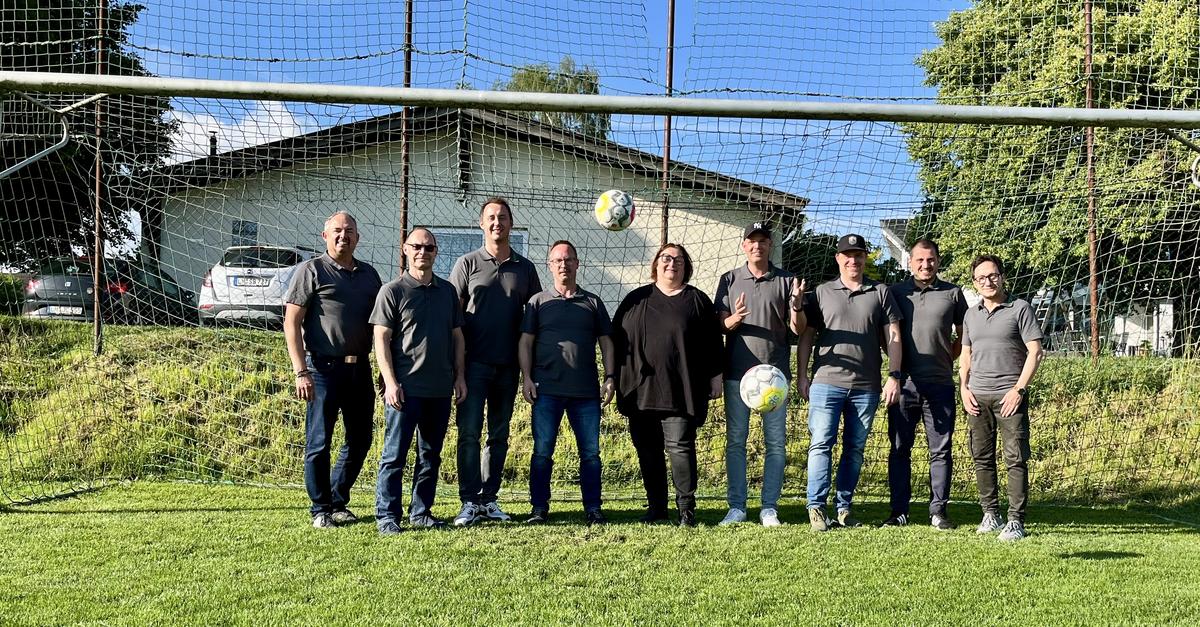 Elf Freunde müsst ihr sein, zum Singen und Kicken