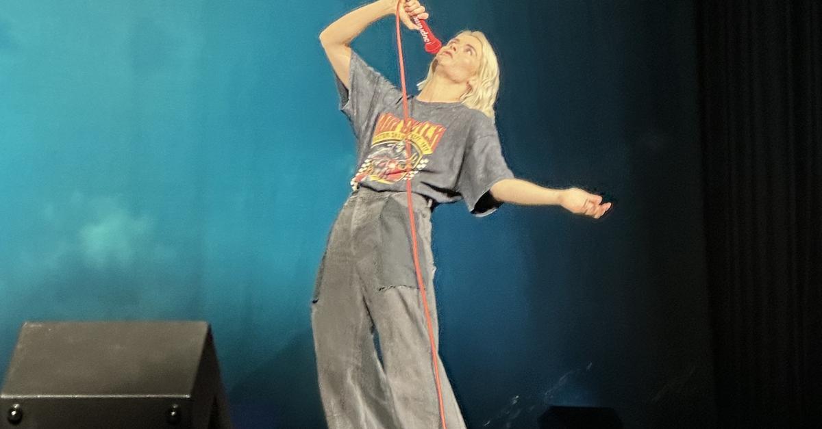 Hazel Brugger begeistert Limburg mit spritzigem Comedy-Abend in Stadthalle