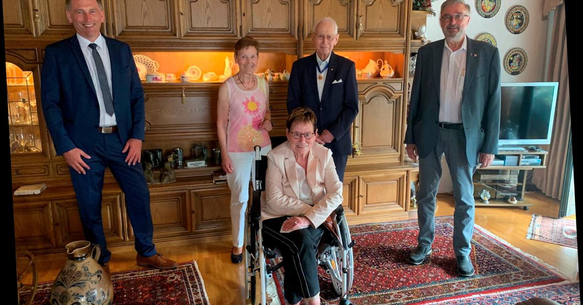 Paul Arens erhält den Verdienstorden