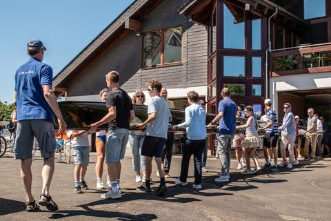 Rudern mit Weltmeister: Mark Hinrichs beim Familienrudertag in Limburg