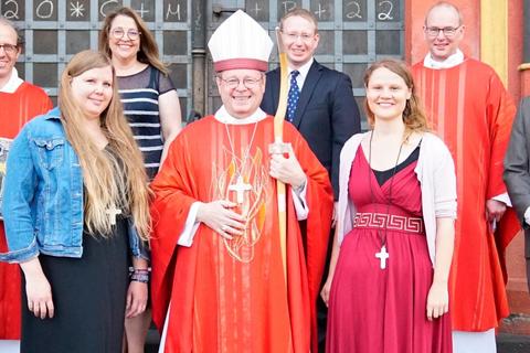 Limburger Bischof Georg Bätzing sendet zwei Pastoralreferentinnen aus