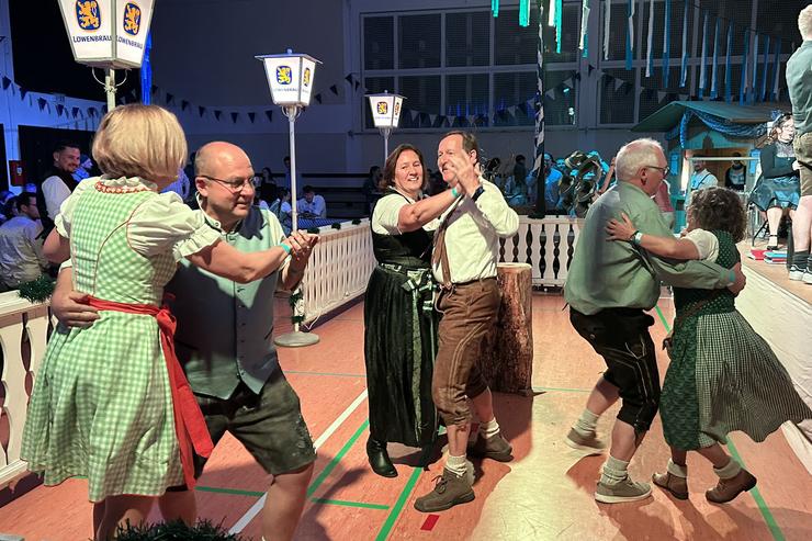 Oktoberfest in Runkel: Neuer Termin, volle Halle