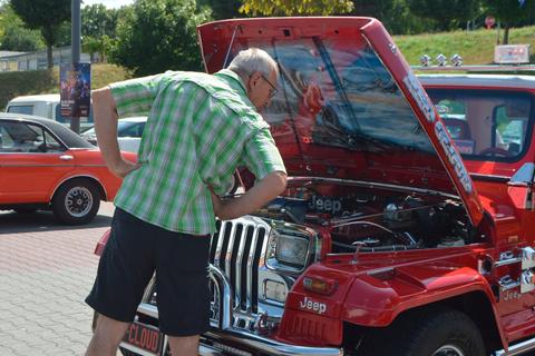 300 Teilnehmer bei Oldtimer-Treffen in Weilburg
