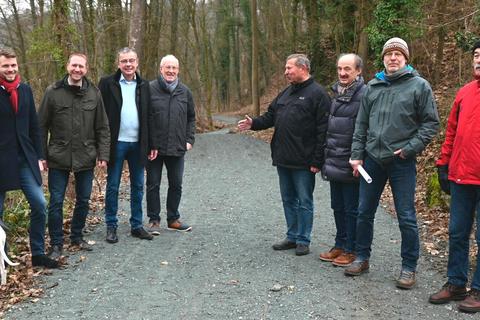 Schotter soll in Weilburg für sichere Schritte sorgen