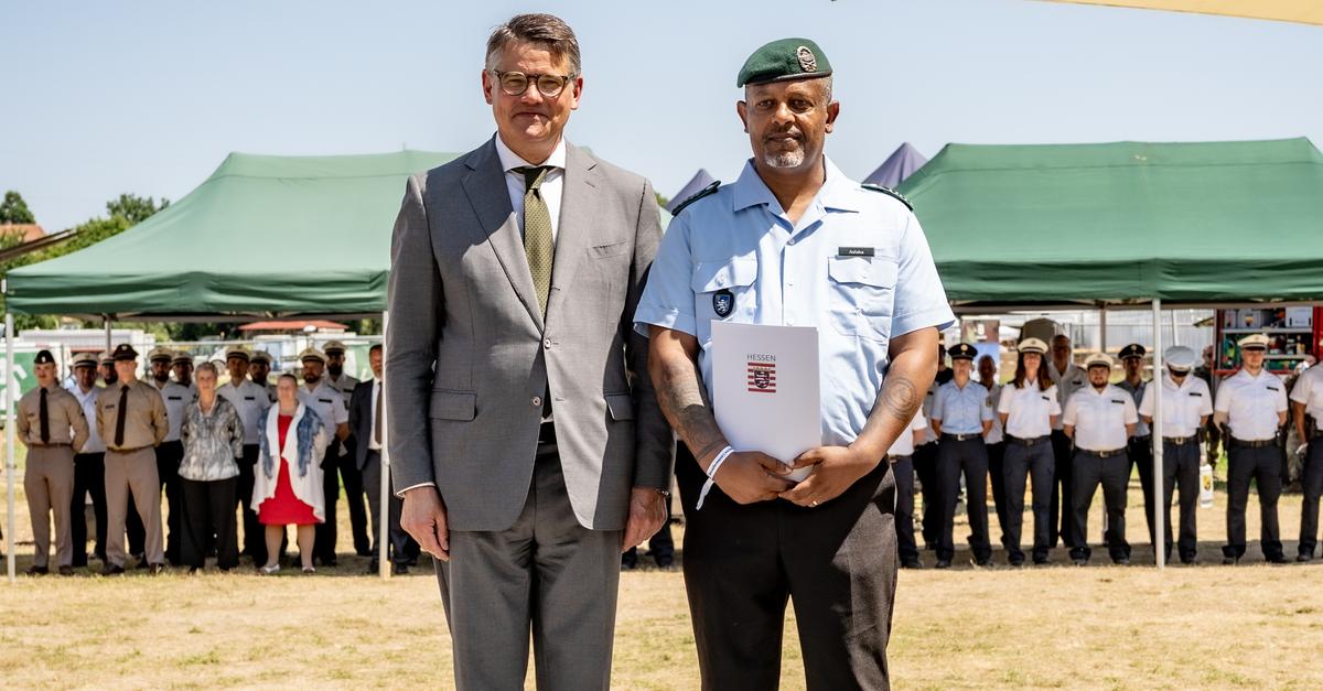 Boris Rhein ehrt Desale Solomon Asfaha aus Laubuseschbach