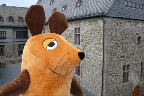 Die Maus öffnet die Türen des Hinterlandmuseums