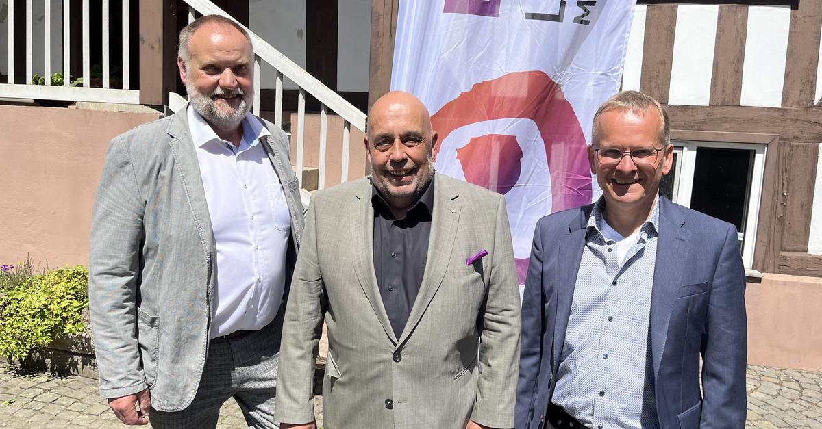 Weggefährten verabschieden Roland Wagner in Wolfgruben