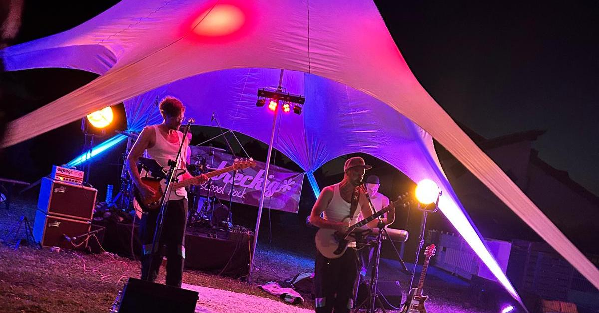 Im Freibad wird es nass und dreckig