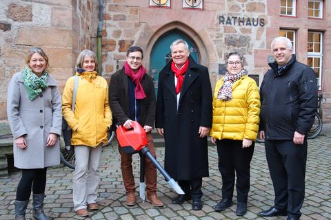 Marburg kämpft mit der „City-Bee“ gegen Zigarettenkippen
