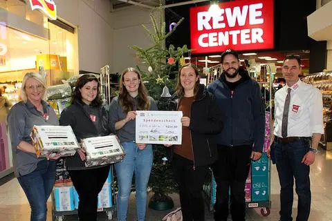 Rewe Aßlar spendet 4225 Euro für das Tierheim in Wetzlar