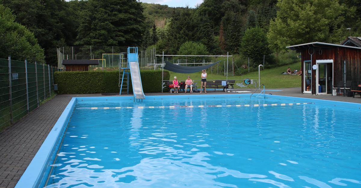 Klein aber fein: Badespaß im Freibad Medenbach