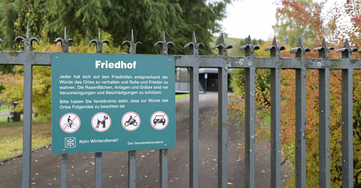 Wachsleichen auf Dietzhölztaler Friedhof: Rechtsmediziner erklärt Phänomen