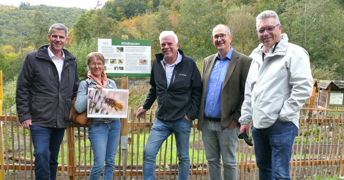Wildpark Donsbach eröffnet Bienenoase und fördert Vogelschutzprojekte