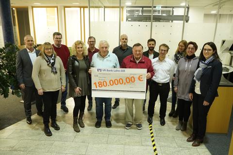 Volksbank Lahn-Dill beschert Vereinen Geld