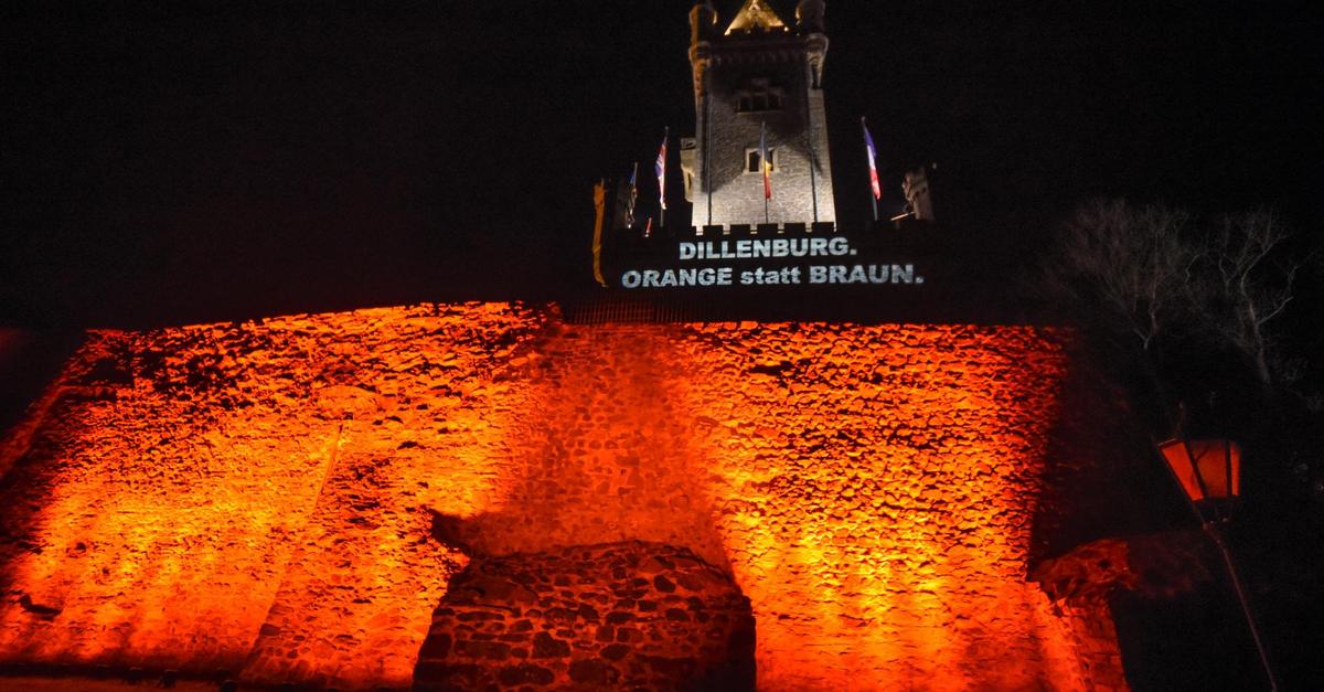 Mit Licht gegen Intoleranz und für Demokratie