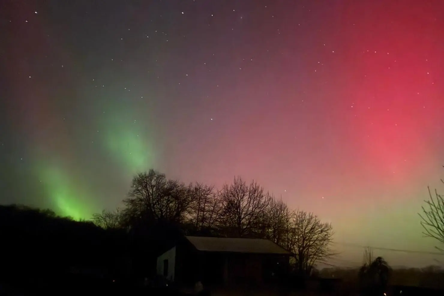 Polarlichter leuchten über Mittelhessen