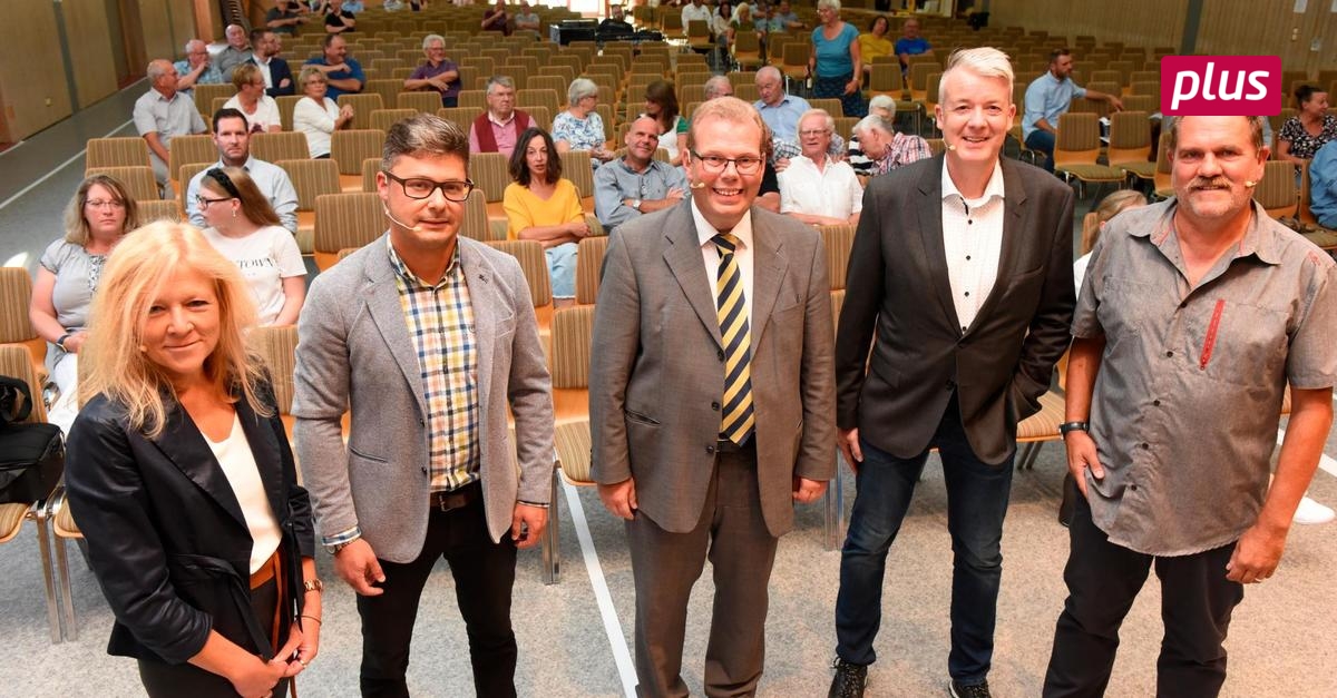 Besucher diskutieren mit Eschenburgs Bürgermeisterkandidaten