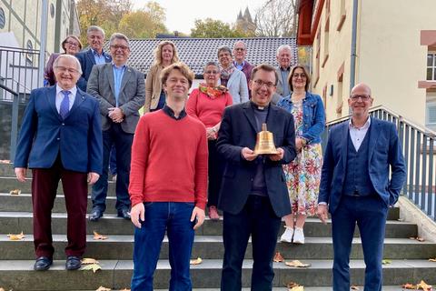 Zur Pfarreigründung gibt's in Dillenburg eine Glocke