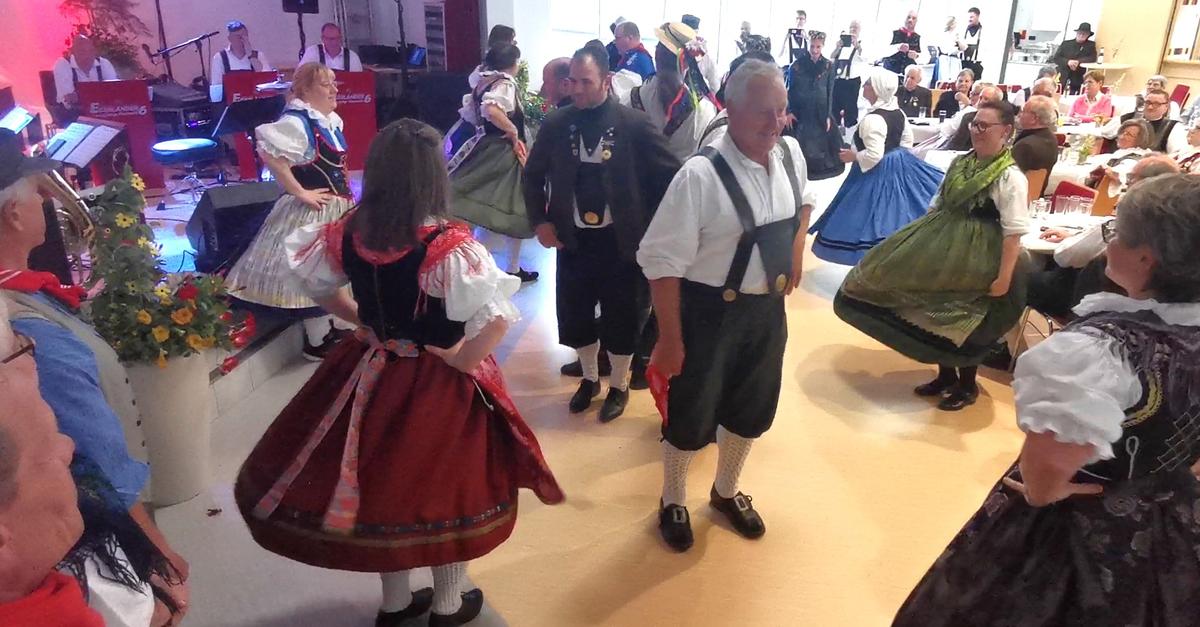 Egerländer Gmoi Herborn feiert mit Tanz und Musik