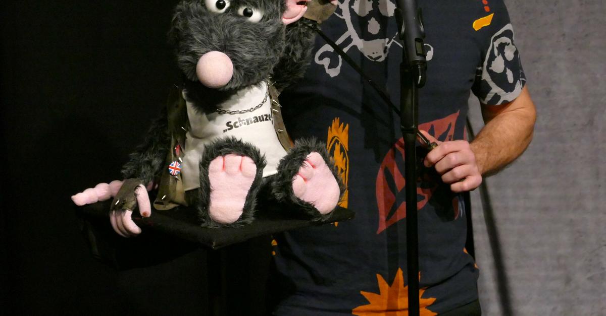 Tim Becker lässt in Herborn die Puppen tanzen