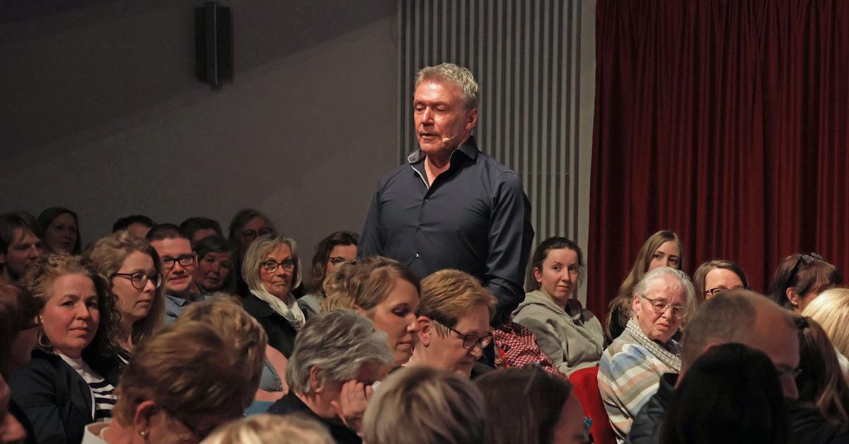 Wie Bestseller-Autor Arno Strobel in Herborn Sympathien gewinnt