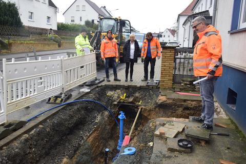In Waldgirmes stören Erdarbeiten den Verkehr