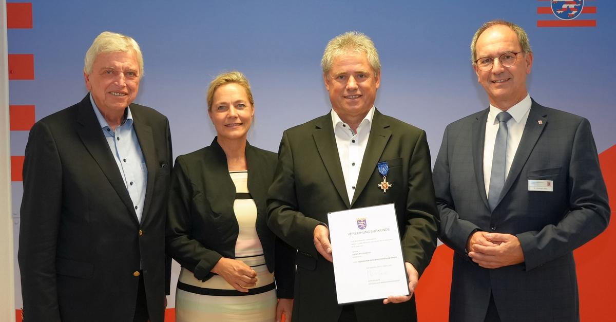 Dieter Mackenrodt aus Biebertal erhält Hessischen Verdienstorden