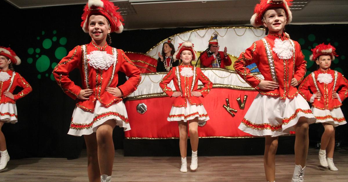 Mini-Garde und Männerballett: Bellersdorf feiert Karneval