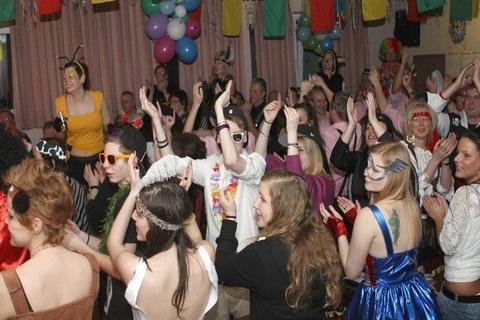 „Rosa Fünkchen“ tanzen in Bellersdorf