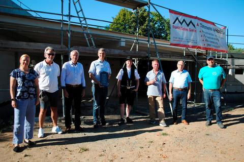 Schwimmbad "Solmser Land" feiert Richtfest