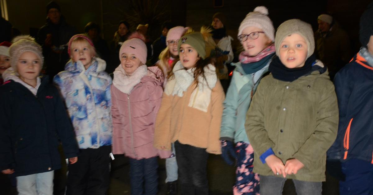 150 Besucher feiern „Oberbiel im Advent“