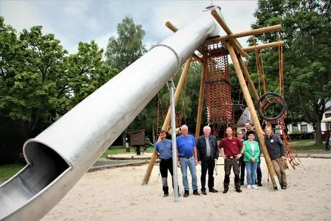 Solms: Vogelnestturm auf Spielplatz der Grube Fortuna eingeweiht
