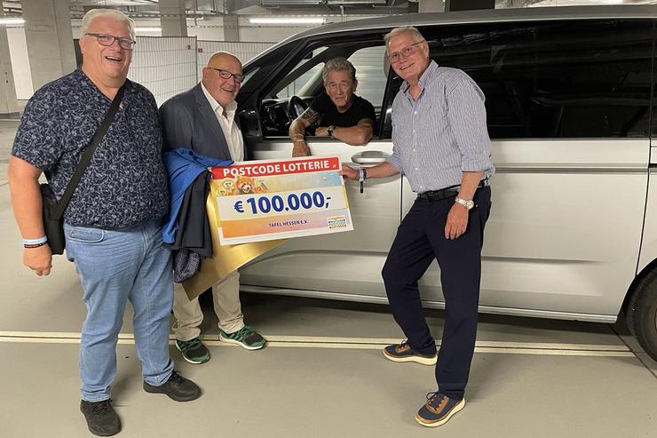 Peter Maffay überrascht Tafel Hessen mit 100.000-Euro-Spende