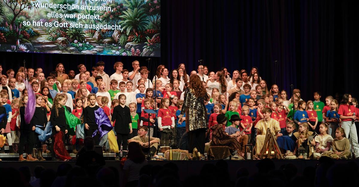 Weihnachtsmusical „Die ganze Geschichte“ begeistert in Wetzlarer Stadthalle