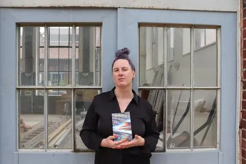 Wetzlarer Autorin Natalie Harapat zum neuen Buch "Übertrieb"
