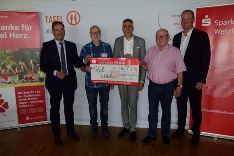 7500 Euro-Spende für die Wetzlarer Tafel